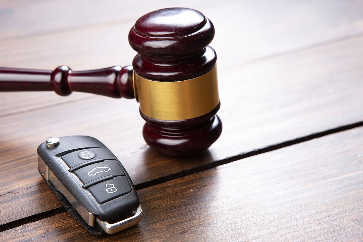 Strafen bei illegalen Autorennen: Was Fahrern wirklich droht | ACV