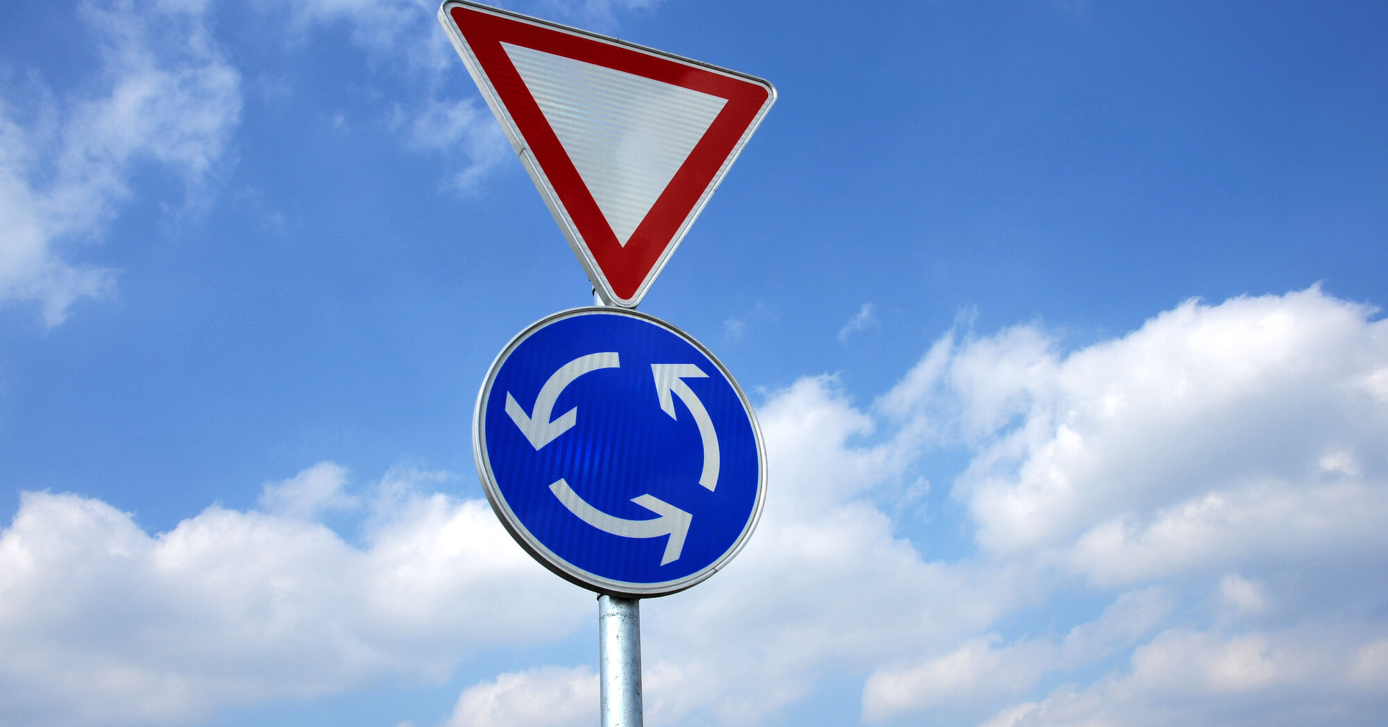 Kreisverkehr: Welche Regeln gelten? | ACV